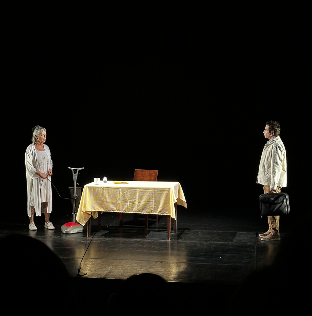 Obra "Intimidad" en Teatro Finis Terrae RAYMOND CARVER REÚNE A ...